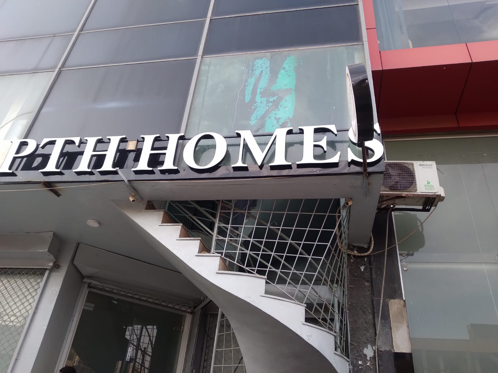 Experience Luxury: PTH Homes Unveils Interactive Display for Bedding